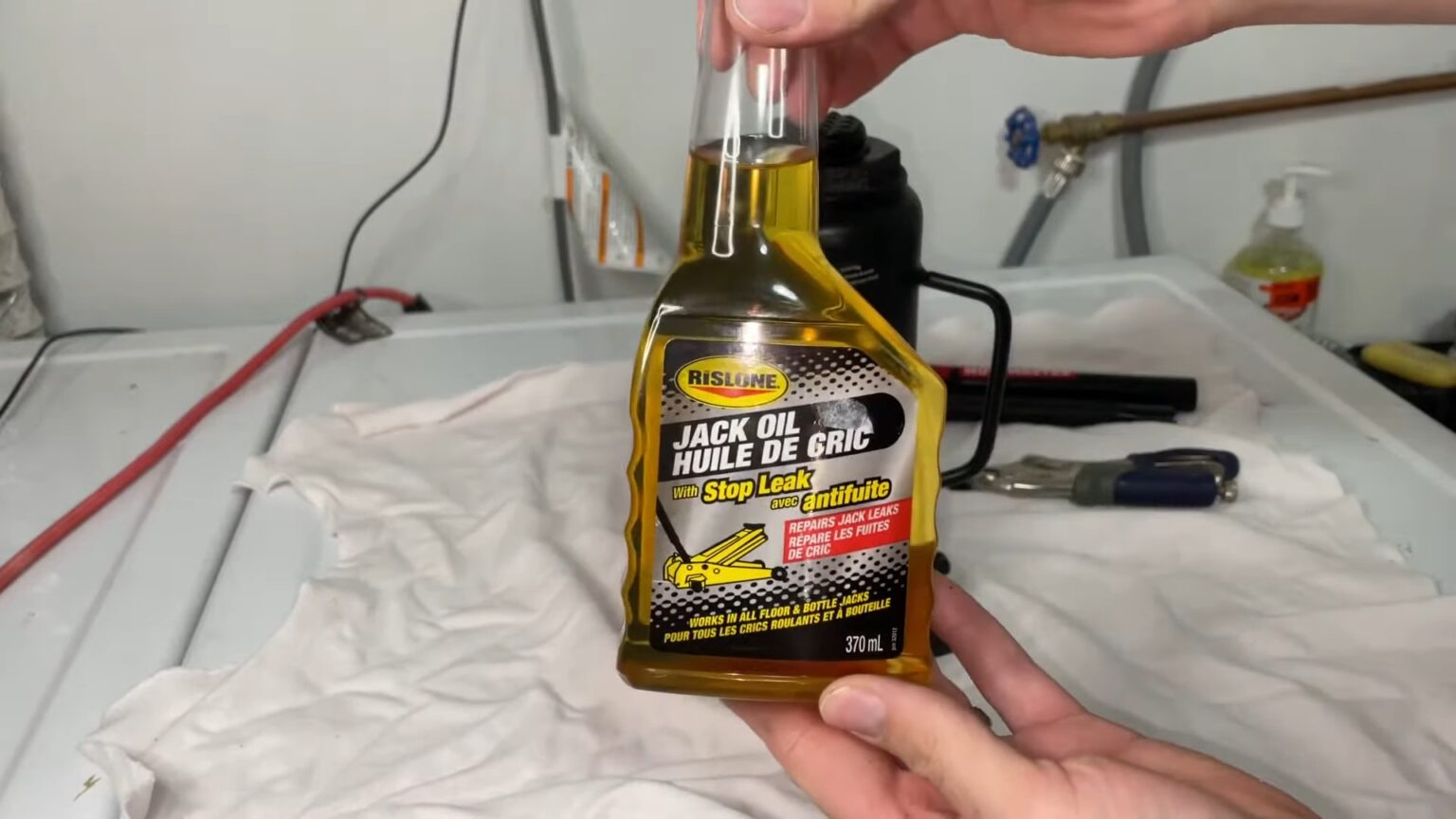 How To Add Oil To a Bottle Jack - The Ultimate Guide! - MechanicWiz.Com