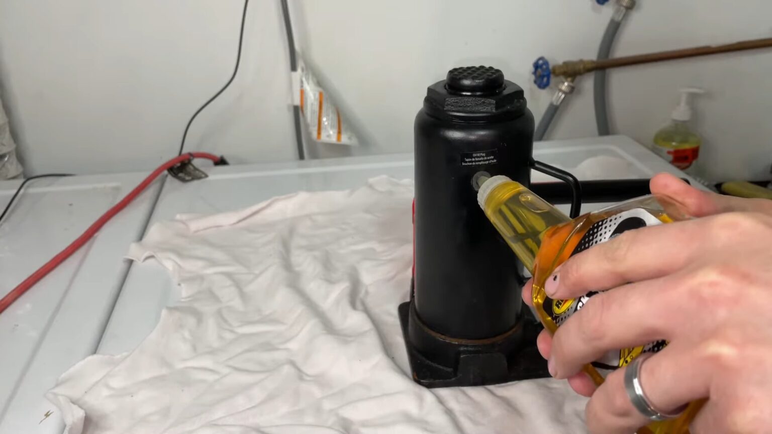 How To Add Oil To a Bottle Jack - The Ultimate Guide! - MechanicWiz.Com