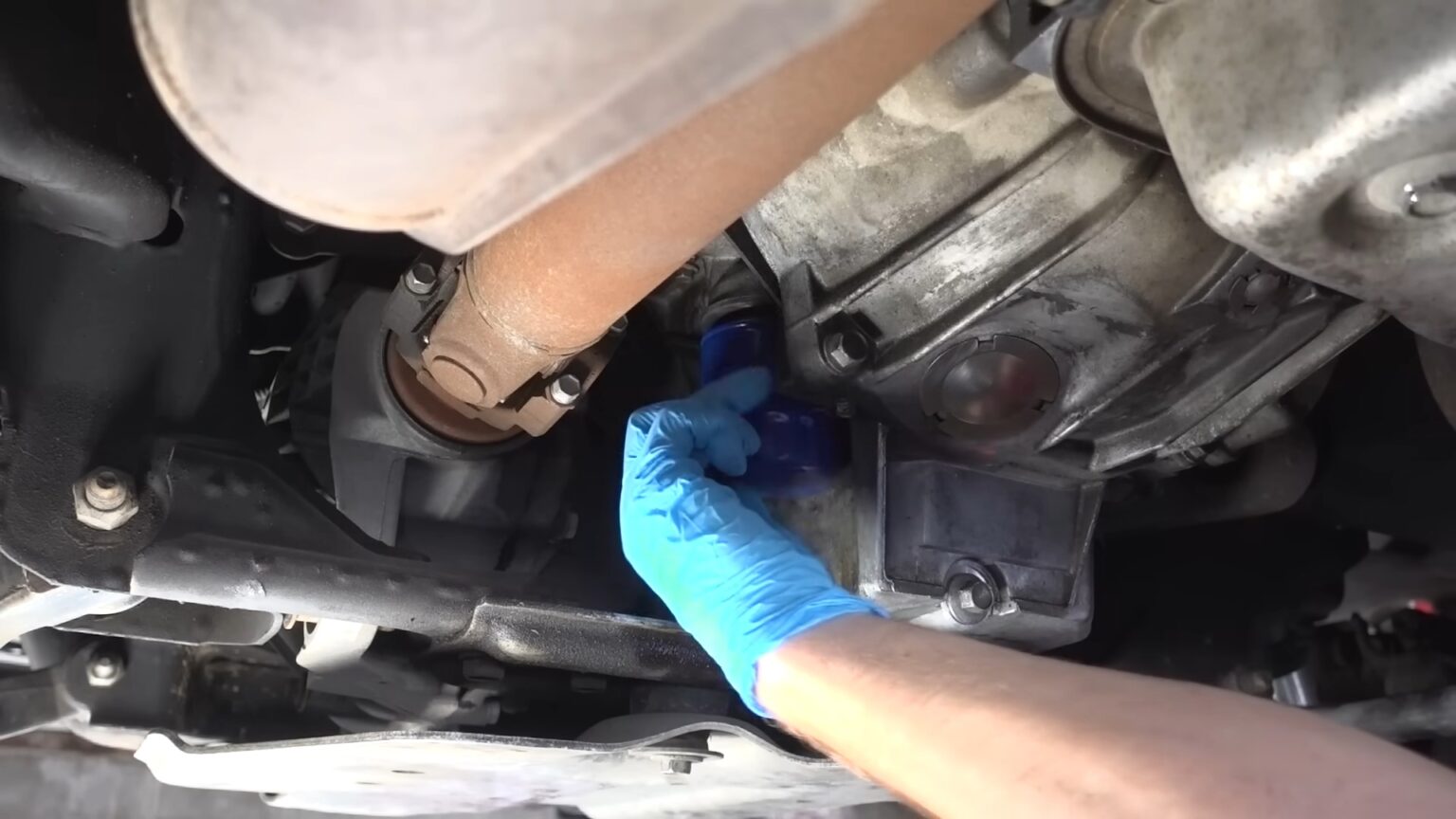 How to Remove an Oil Filter Without a Wrench? Guide
